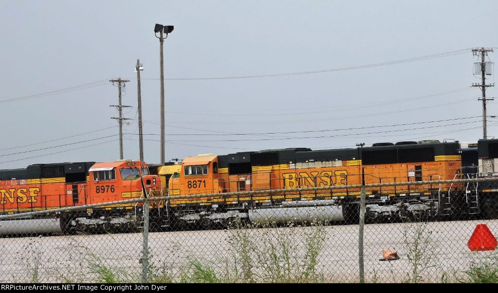 BNSF 8871